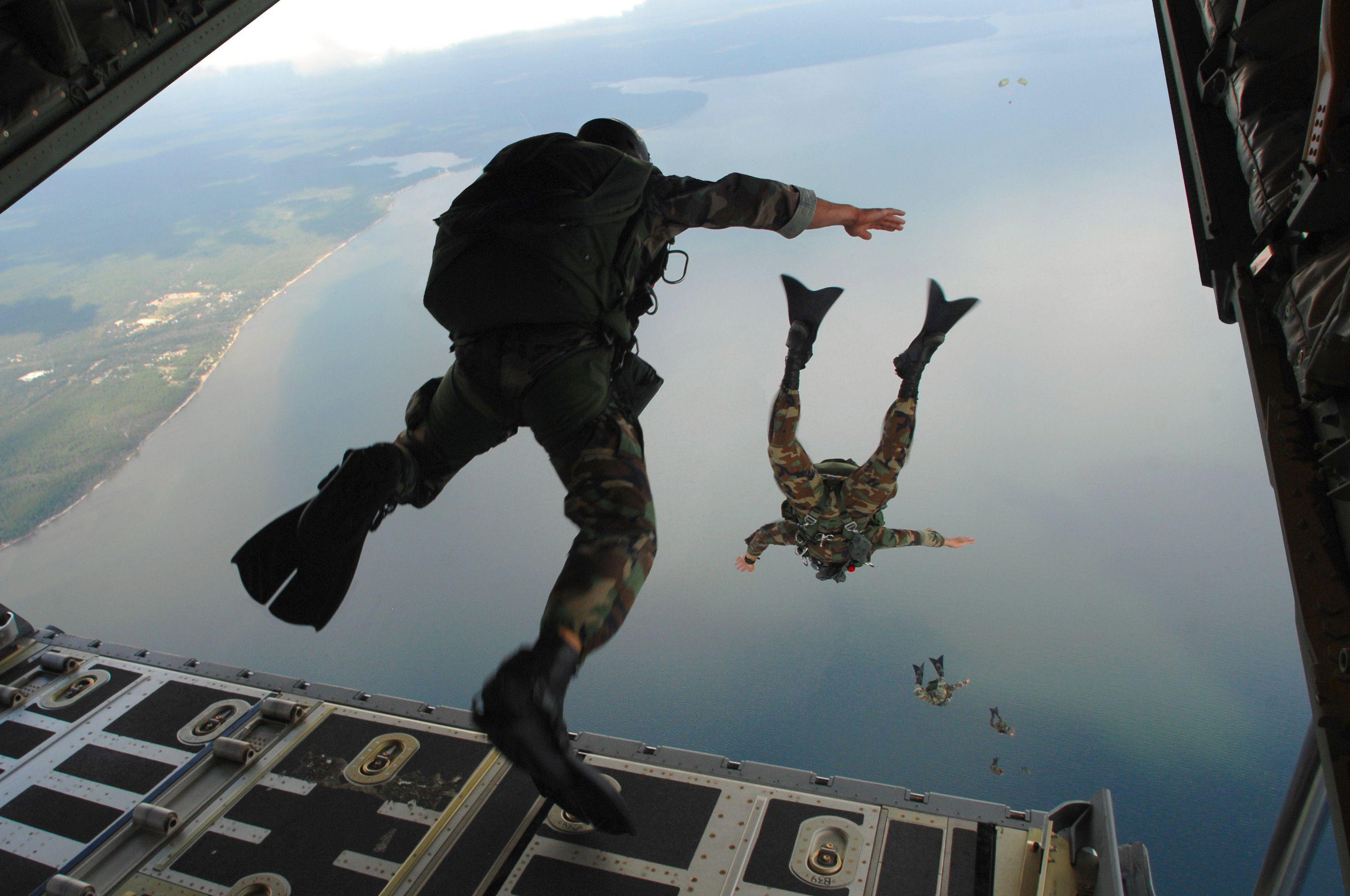 Paratrooper Wallpapers - Top Free Paratrooper Backgrounds - WallpaperAccess
