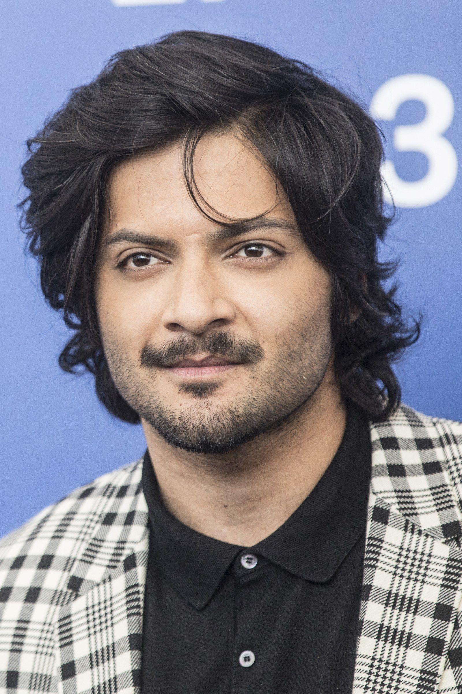 Ali Fazal Wallpapers - Top Free Ali Fazal Backgrounds - WallpaperAccess