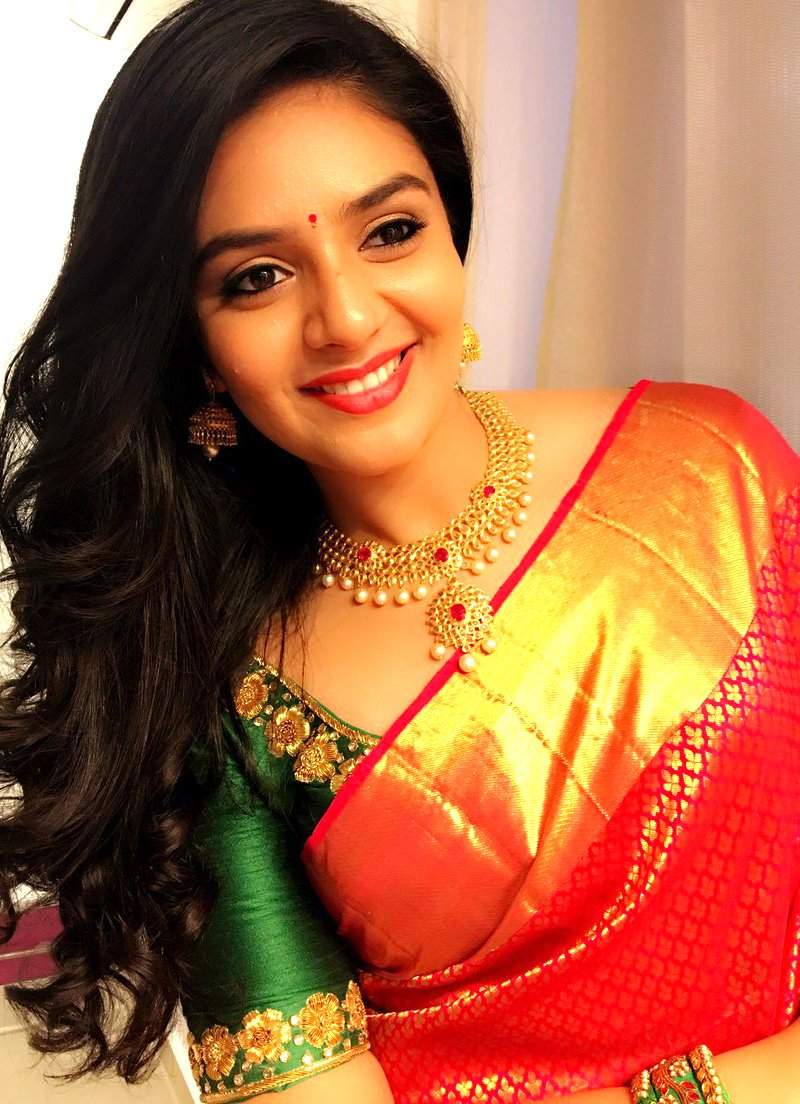 Telugu Heroines Wallpapers - Top Free Telugu Heroines Backgrounds ...