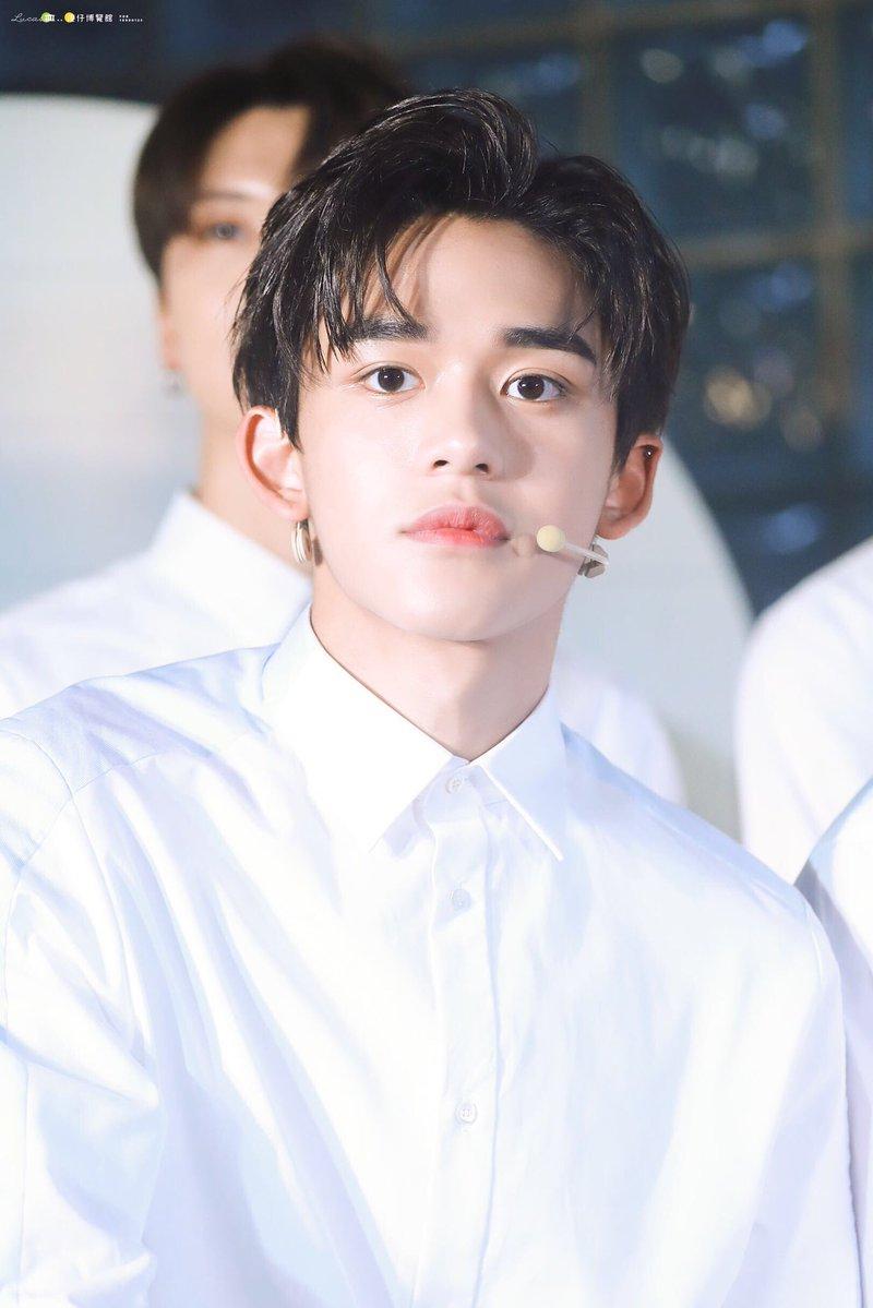 Wong Yukhei Wallpapers - Top Free Wong Yukhei Backgrounds - WallpaperAccess