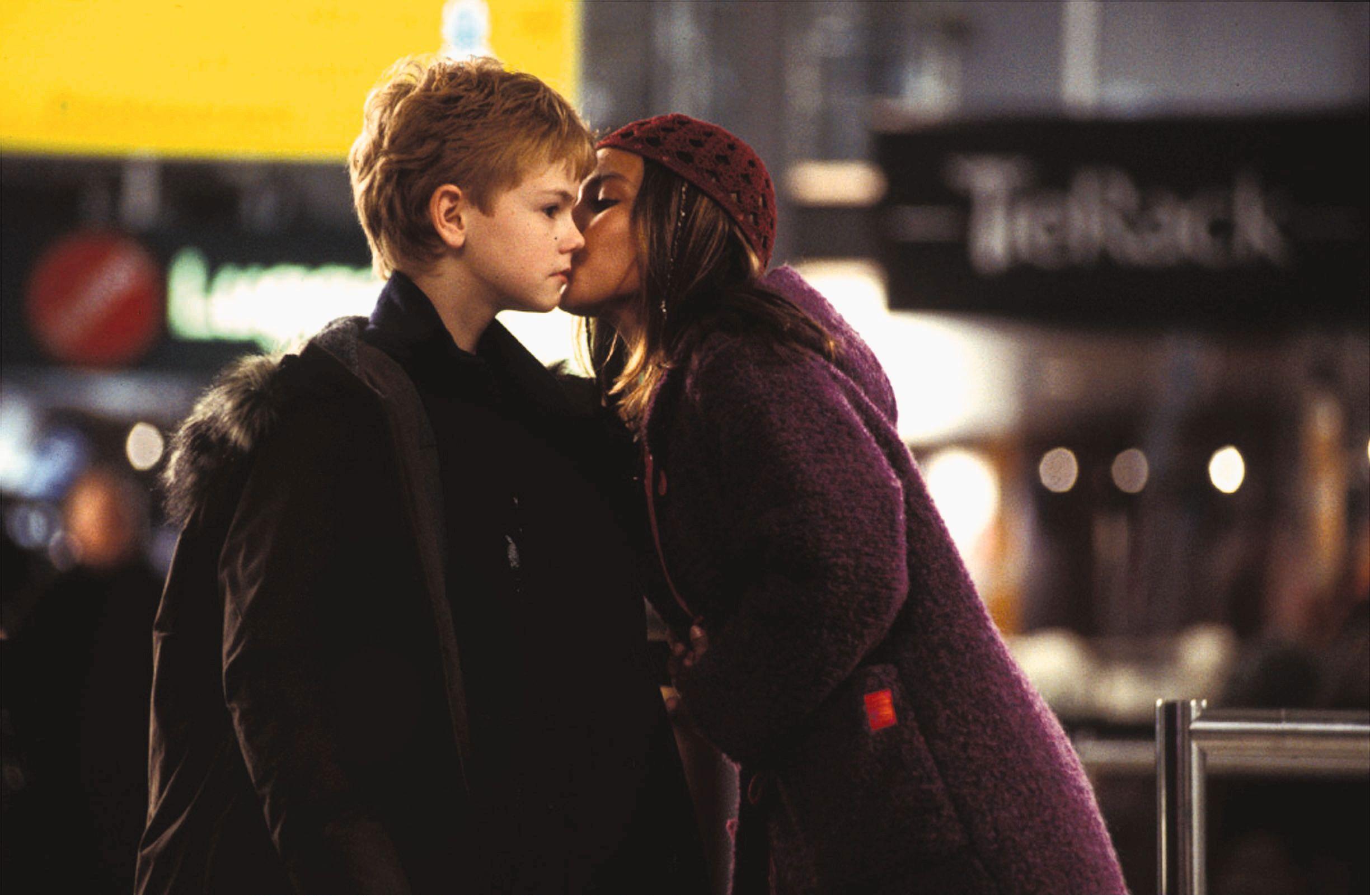 Love Actually Wallpapers - Top Free Love Actually Backgrounds ...