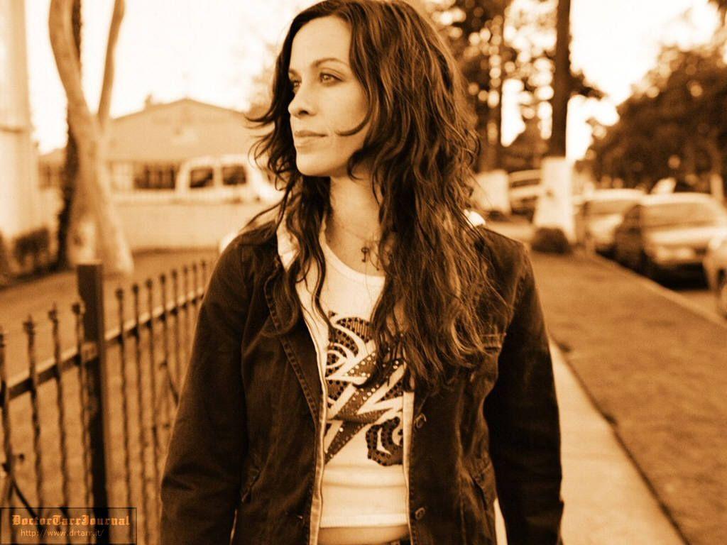 Alanis Morissette Wallpapers - Top Free Alanis Morissette Backgrounds ...