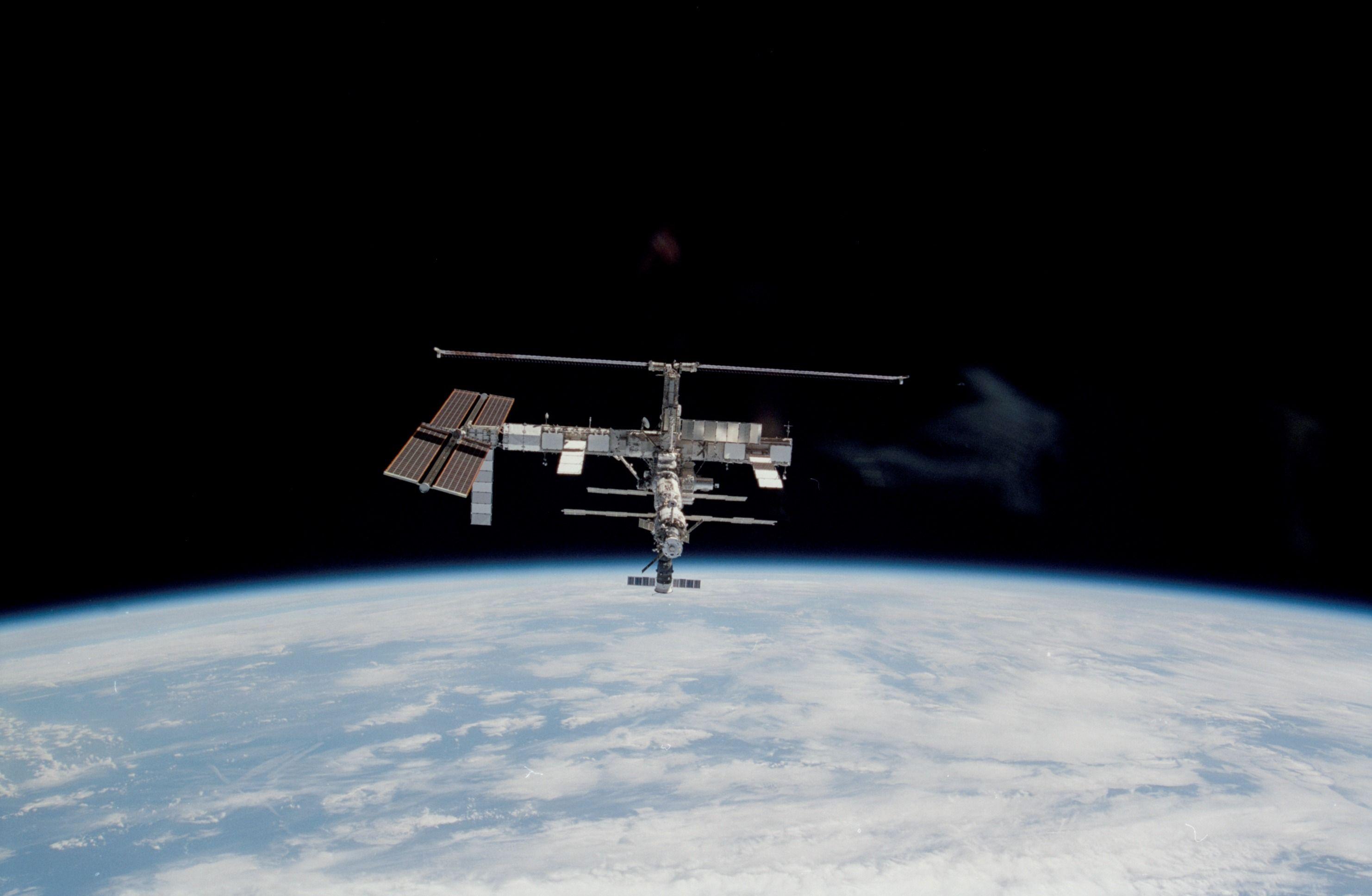 Alien Space Station Wallpapers - Top Free Alien Space Station ...