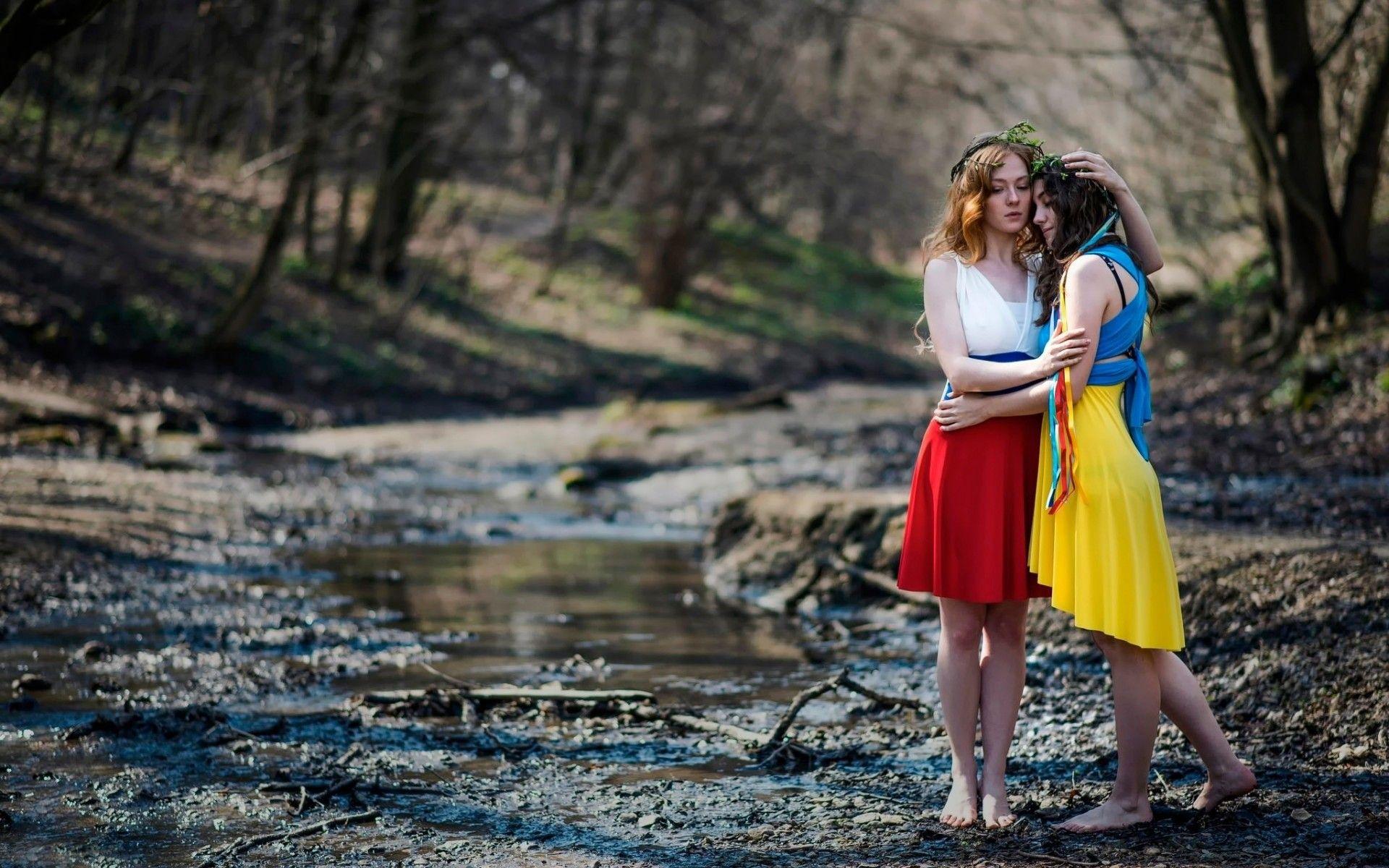 Two Girls Wallpapers - Top Free Two Girls Backgrounds - WallpaperAccess