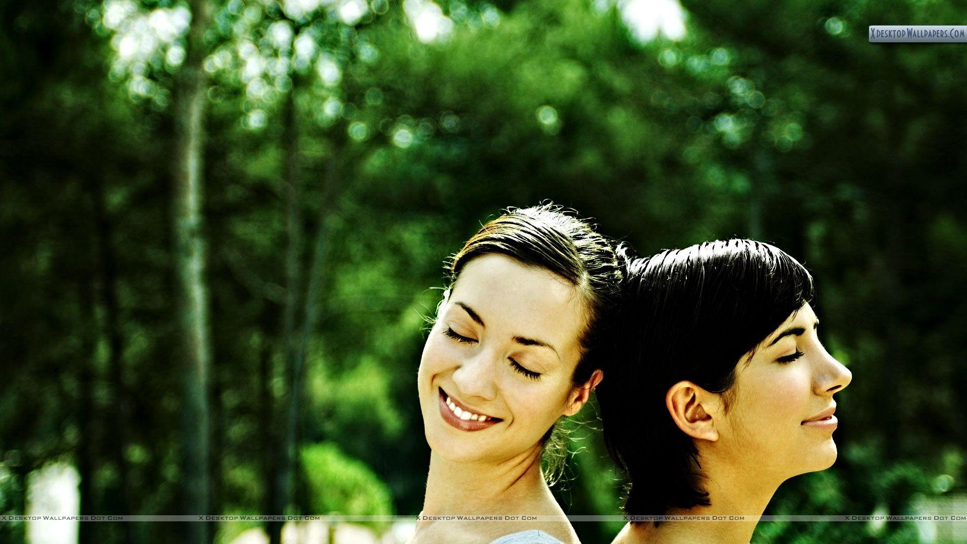 Two Girls Wallpapers - Top Free Two Girls Backgrounds - WallpaperAccess