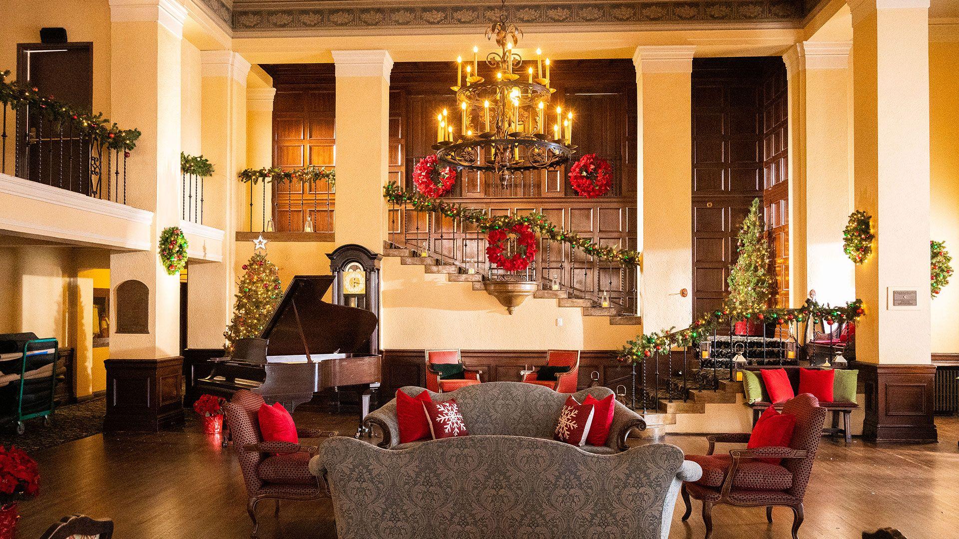 Christmas Interior Wallpapers - Top Free Christmas Interior Backgrounds ...