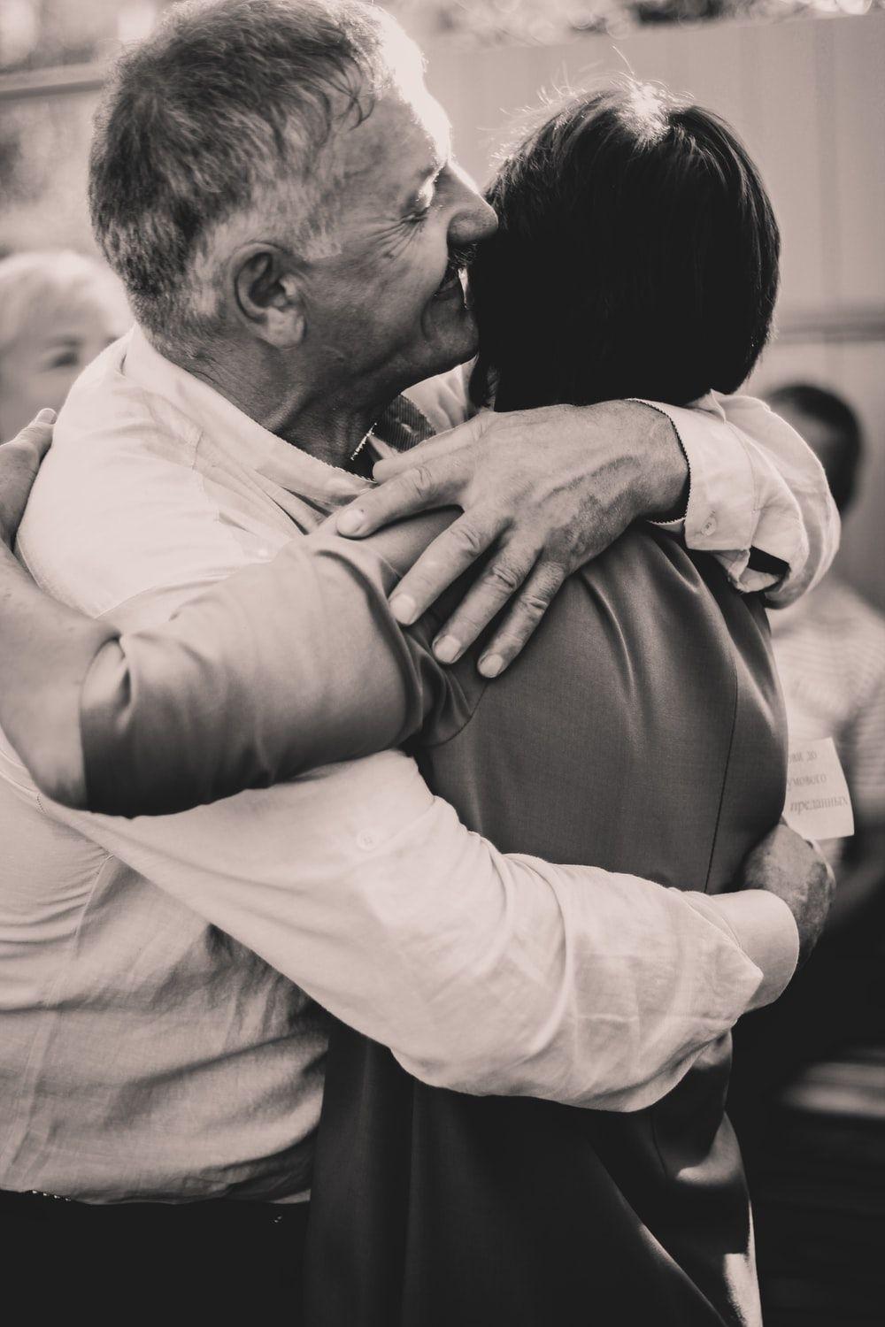 Couple Hug Wallpapers - Top Free Couple Hug Backgrounds - WallpaperAccess