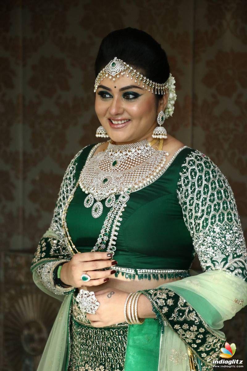 Namitha HD Wallpapers - Top Free Namitha HD Backgrounds - WallpaperAccess