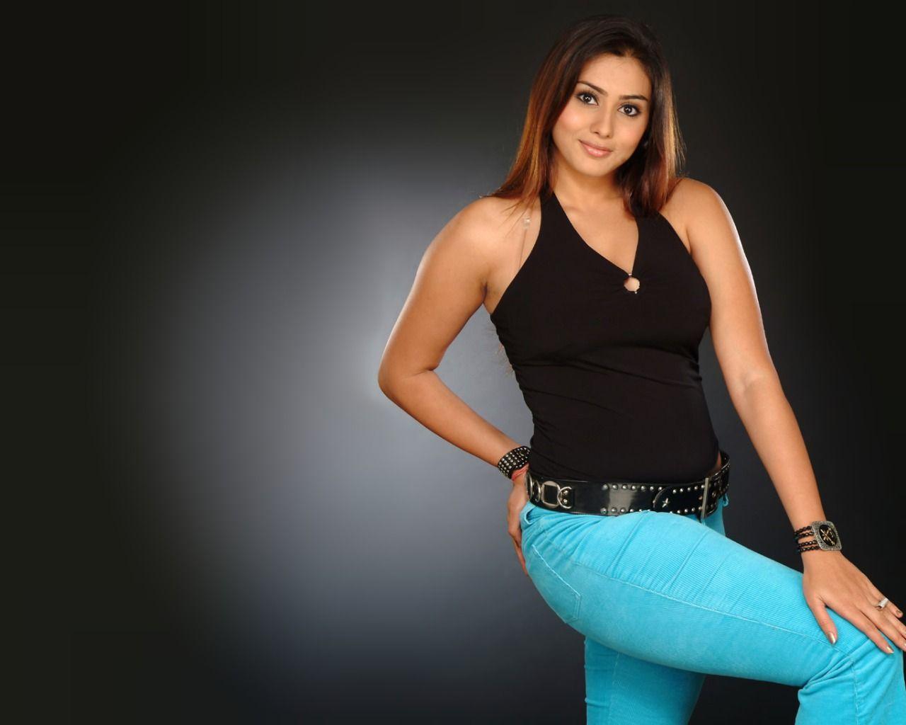 Namitha HD Wallpapers - Top Free Namitha HD Backgrounds - WallpaperAccess