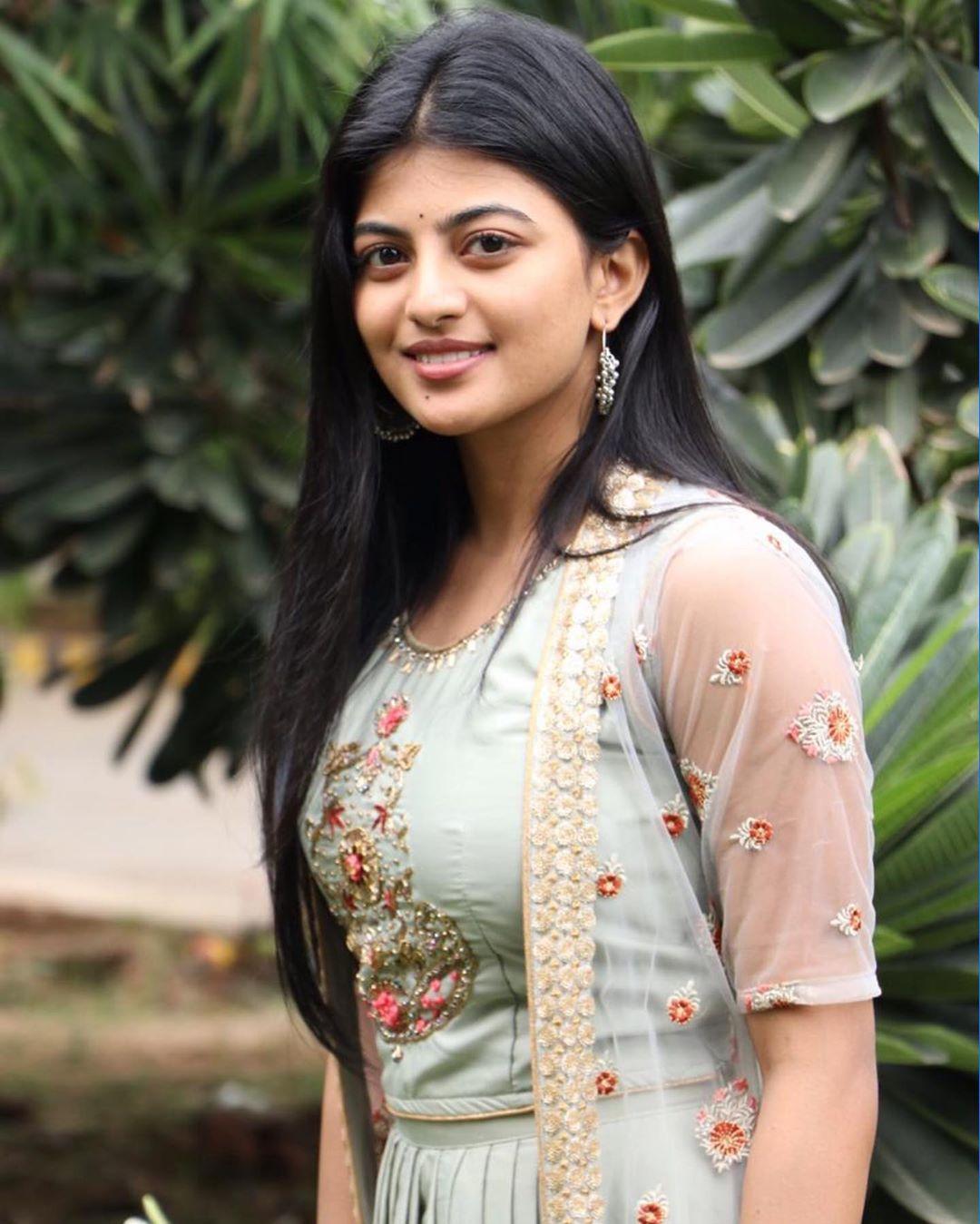 Kayal Anandhi Wallpapers - Top Free Kayal Anandhi Backgrounds - WallpaperAccess