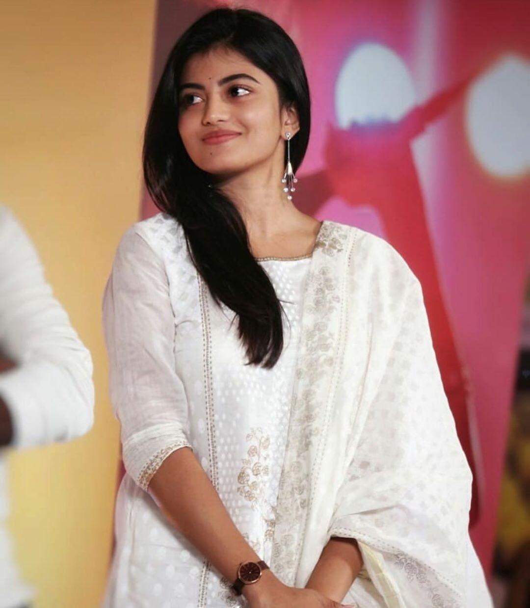 Kayal Anandhi Wallpapers - Top Free Kayal Anandhi Backgrounds - WallpaperAccess