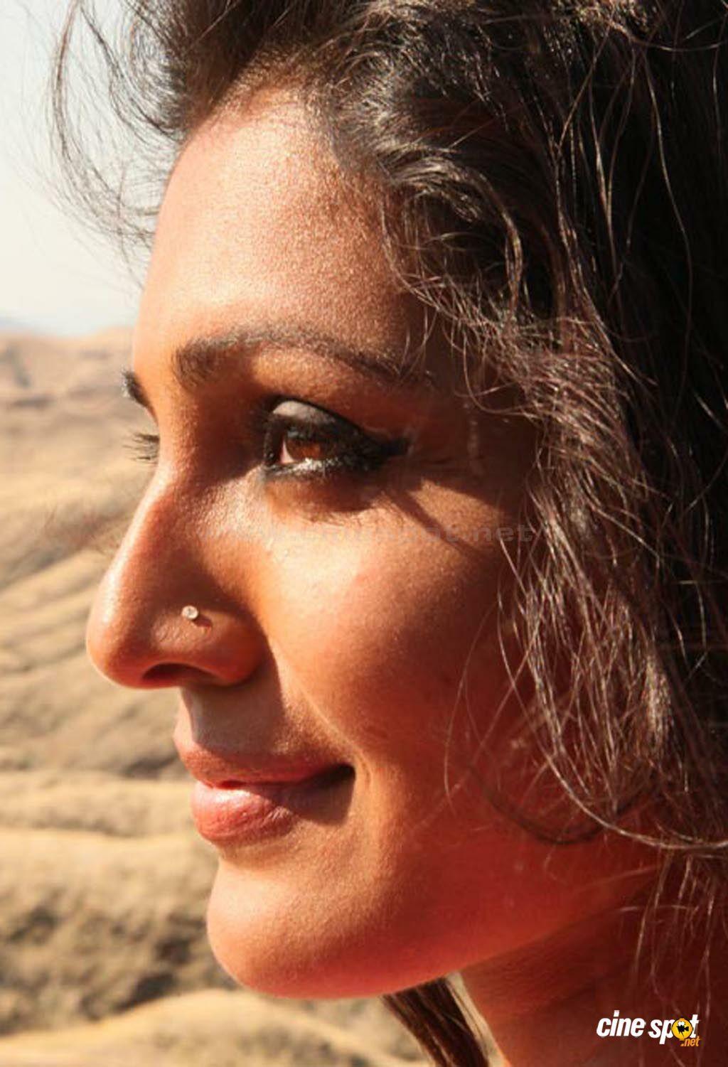 Parvathy Menon Wallpapers - Top Free Parvathy Menon Backgrounds ...