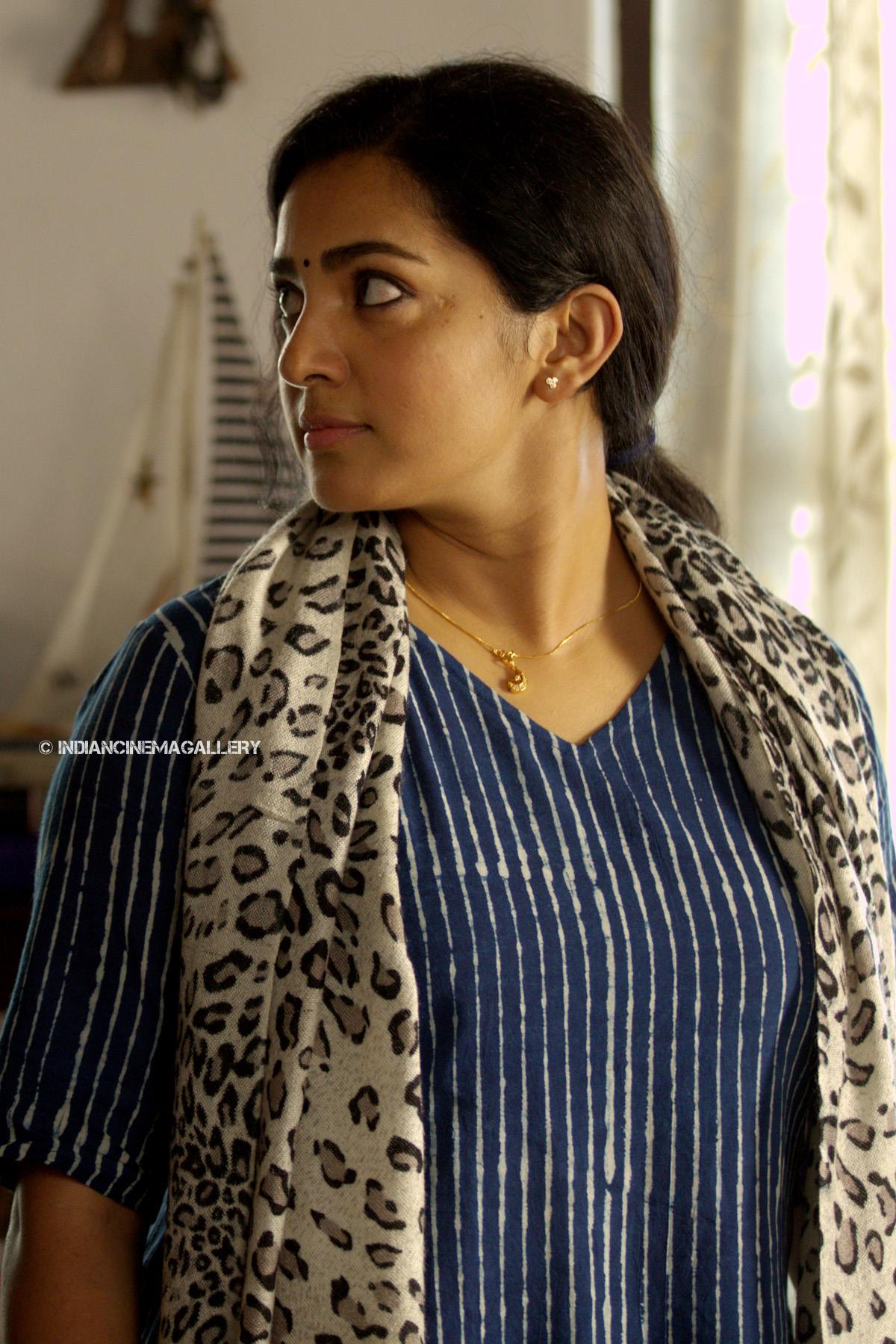 Parvathy Menon Wallpapers - Top Free Parvathy Menon Backgrounds ...