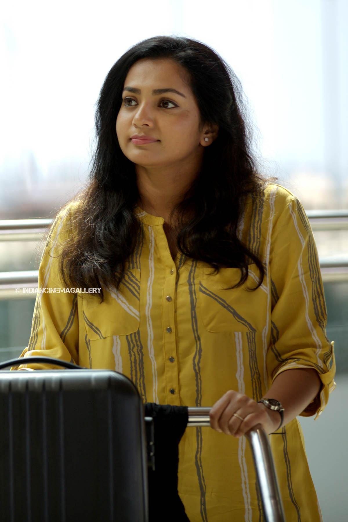 Parvathy Menon Wallpapers - Top Free Parvathy Menon Backgrounds ...