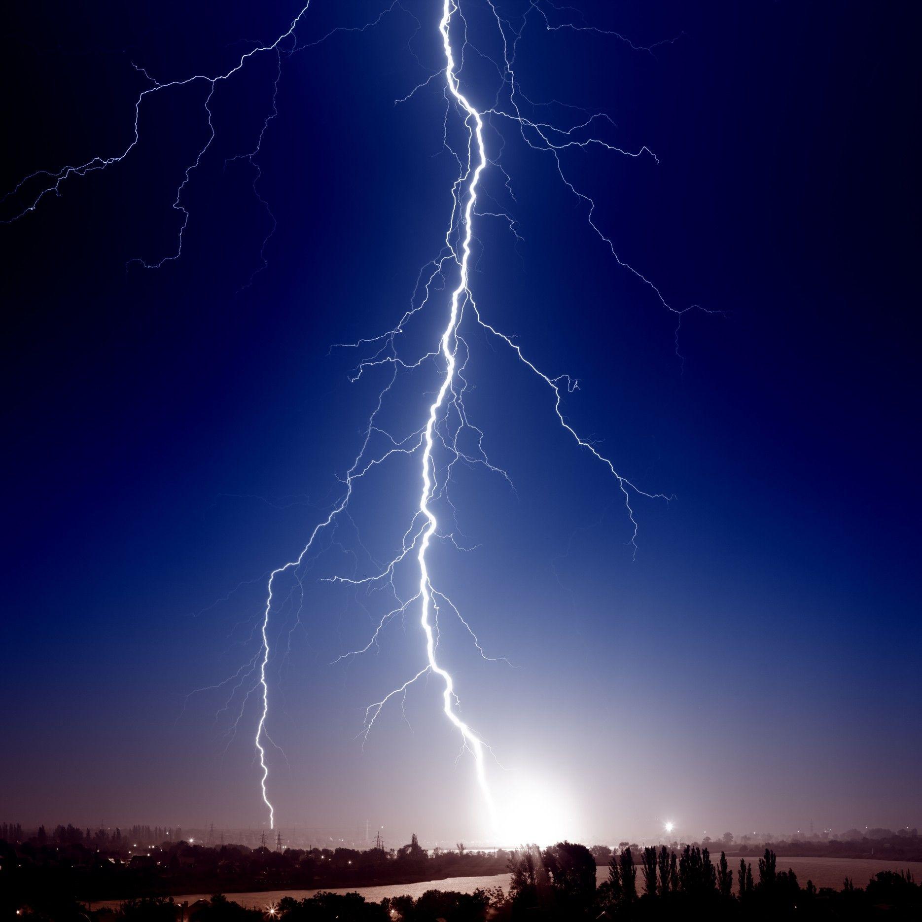 Lightning Strikes Wallpapers - Top Free Lightning Strikes Backgrounds ...