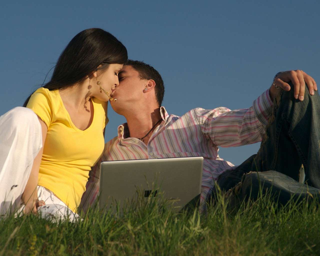 Kissing Wallpapers - Top Free Kissing Backgrounds - WallpaperAccess