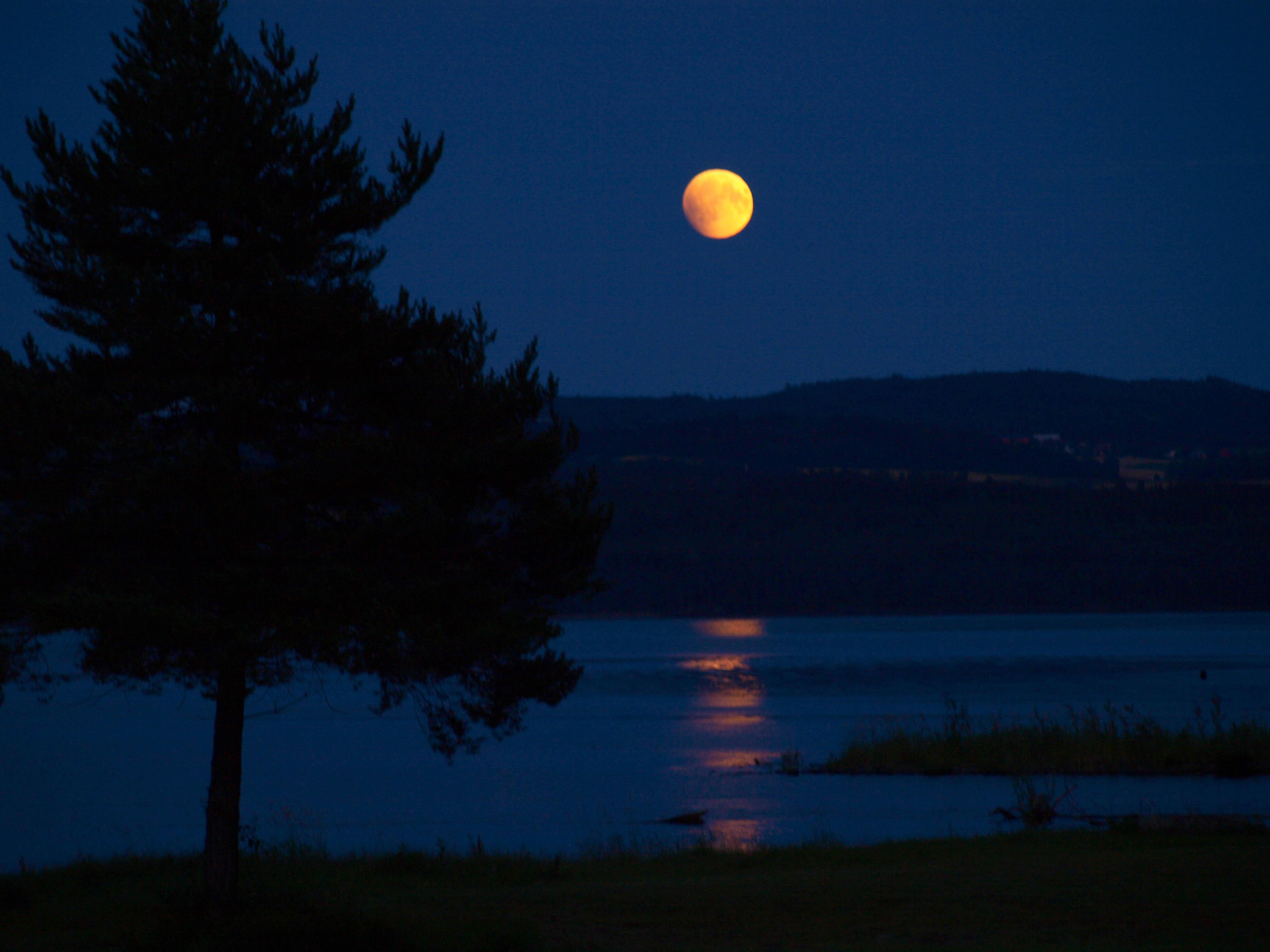 Moon River Wallpapers - Top Free Moon River Backgrounds - WallpaperAccess