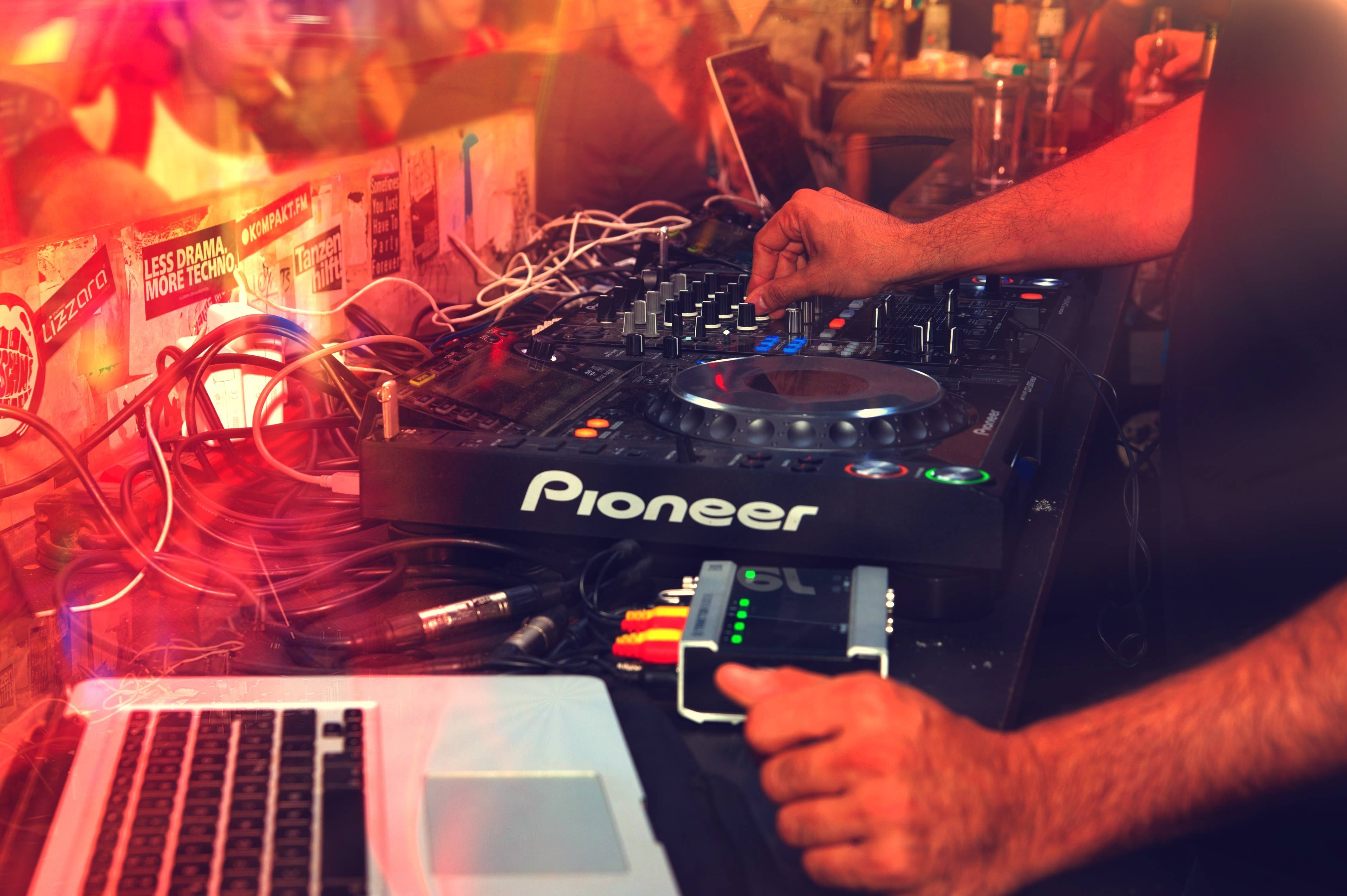 DJ Controller Wallpapers - Top Free DJ Controller Backgrounds ...