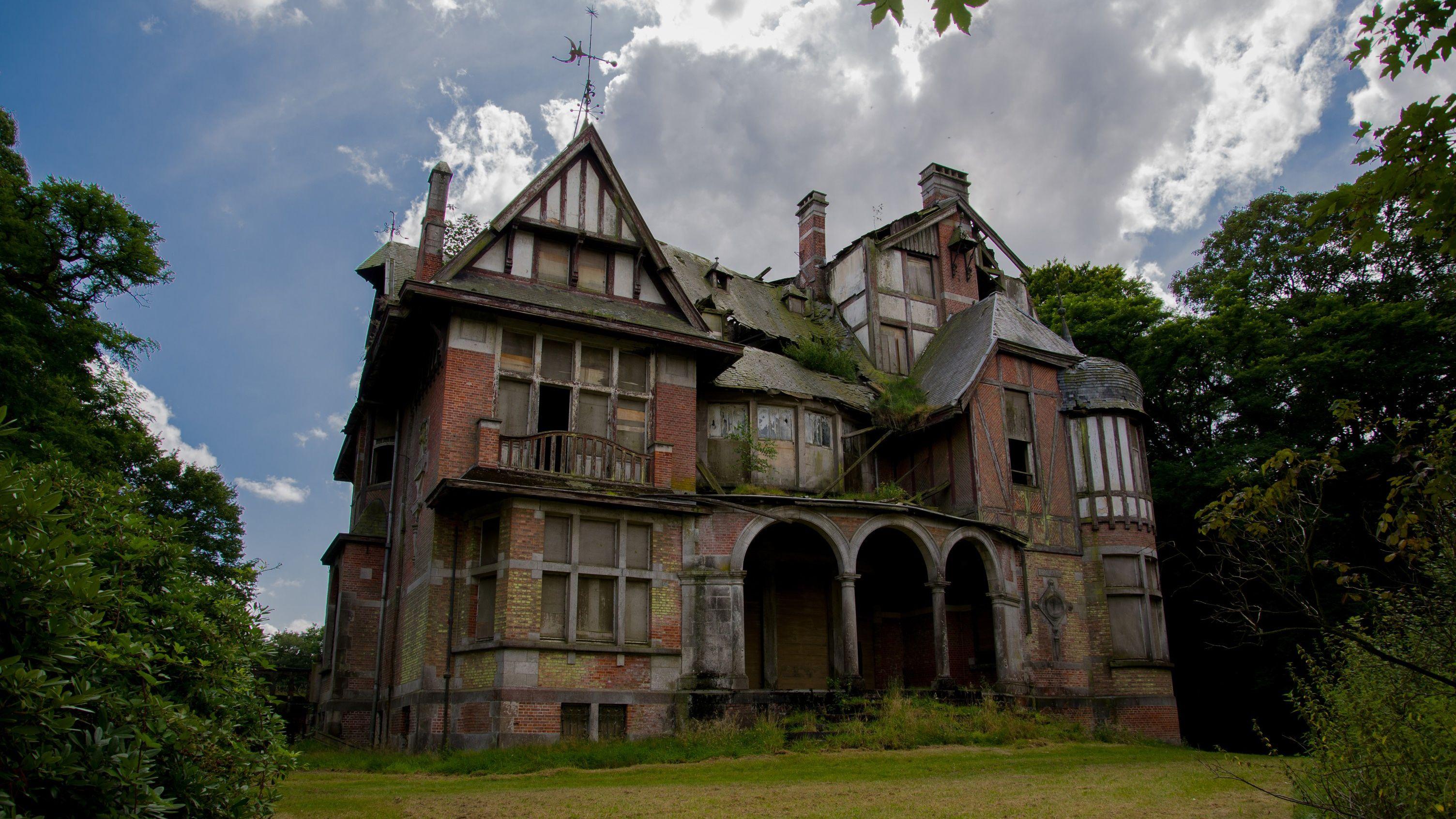 Abandoned Castle Wallpapers - Top Free Abandoned Castle Backgrounds ...