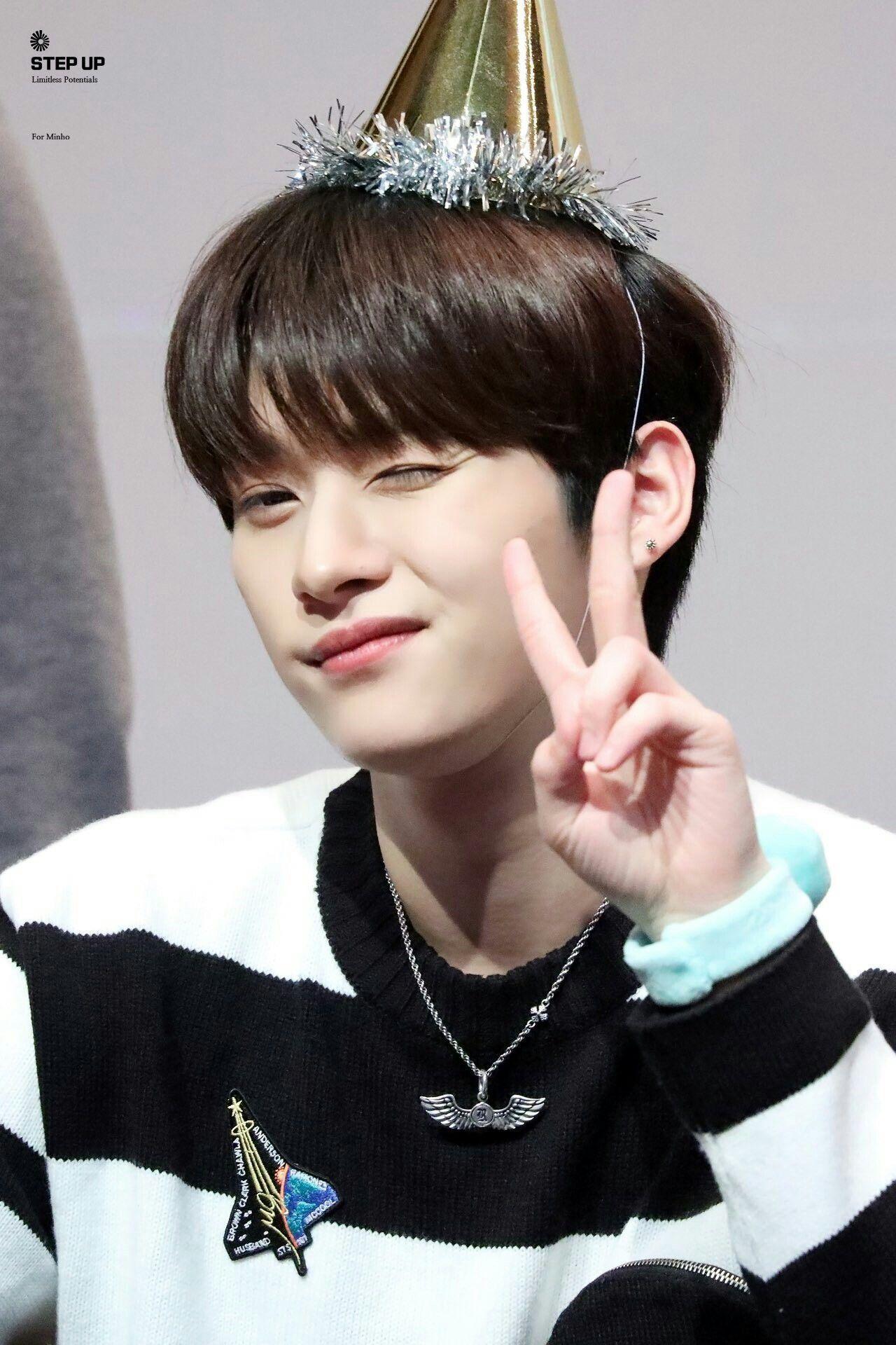 Stray Kids Lee Know Wallpapers - Top Free Stray Kids Lee Know ...
