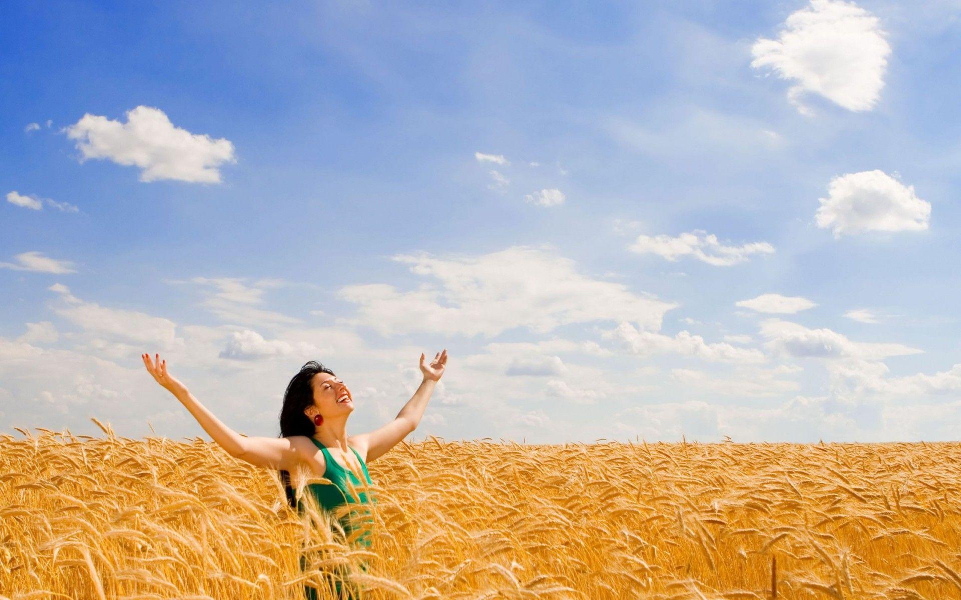 Happy Woman Wallpapers - Top Free Happy Woman Backgrounds - WallpaperAccess