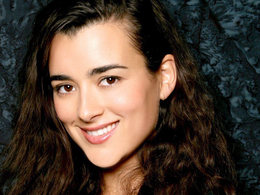 Ziva David Wallpapers - Top Free Ziva David Backgrounds - WallpaperAccess