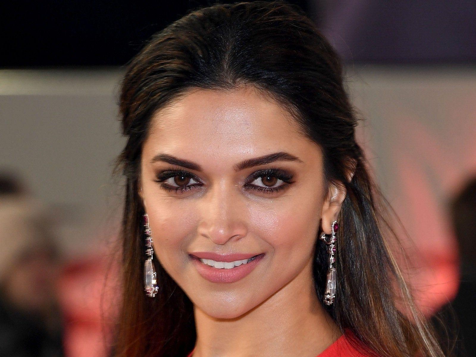 Smile Deepika Padukone HD Wallpapers - Top Free Smile Deepika Padukone ...