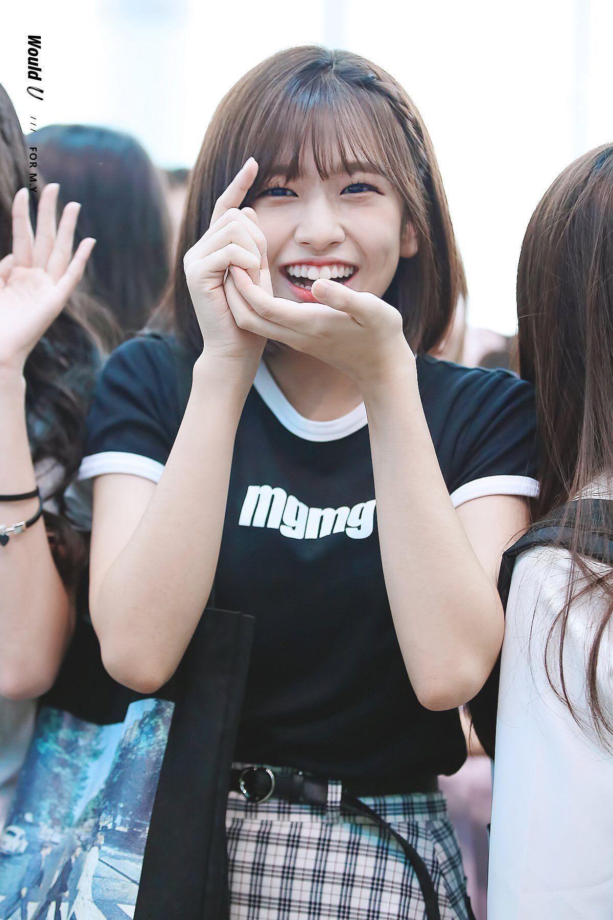 Ahn Yujin Wallpapers Top Free Ahn Yujin Backgrounds Wallpaperaccess