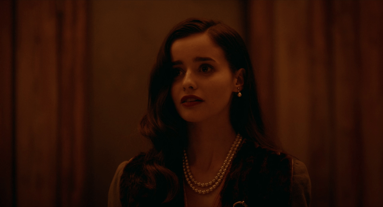 Holly Earl Wallpapers - Top Free Holly Earl Backgrounds - WallpaperAccess