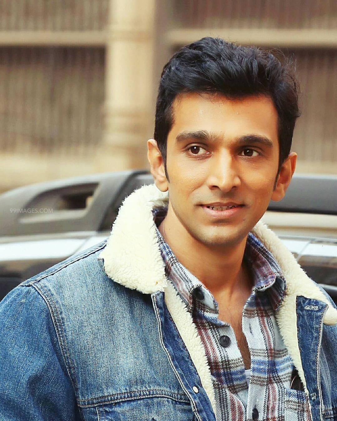 Pratik Gandhi Wallpapers - Top Free Pratik Gandhi Backgrounds ...
