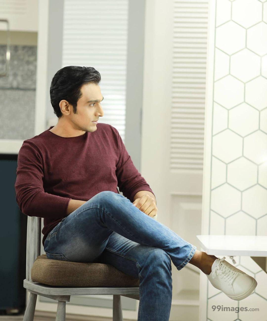 Pratik Gandhi Wallpapers - Top Free Pratik Gandhi Backgrounds ...