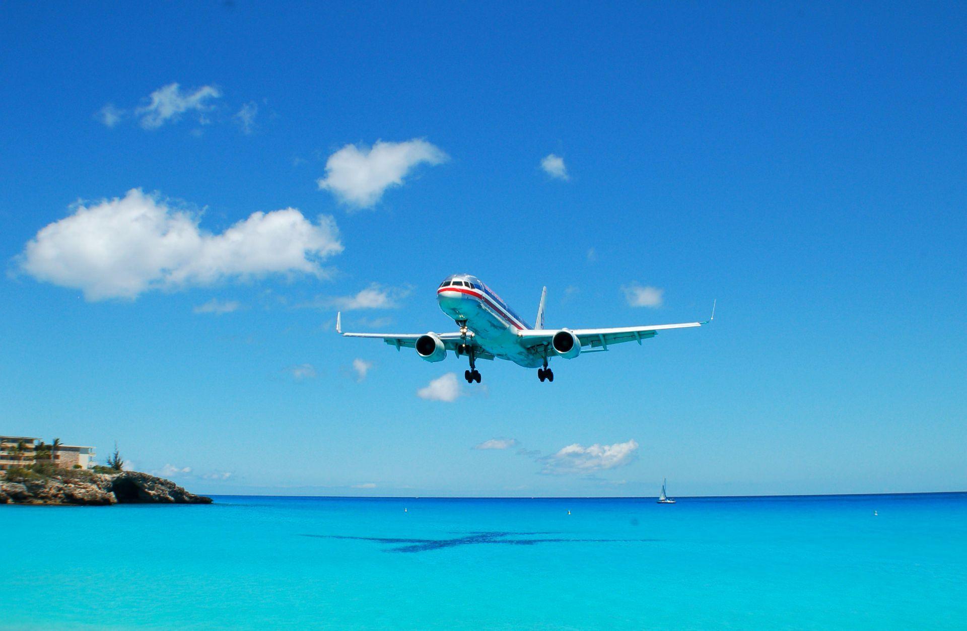 Airplane Landing Wallpapers - Top Free Airplane Landing Backgrounds ...