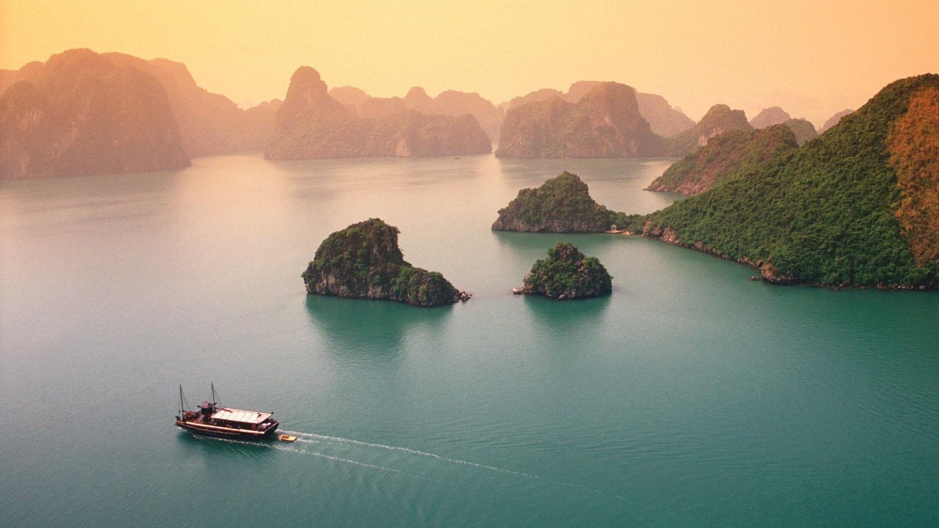 Halong Bay Wallpapers - Top Free Halong Bay Backgrounds - WallpaperAccess