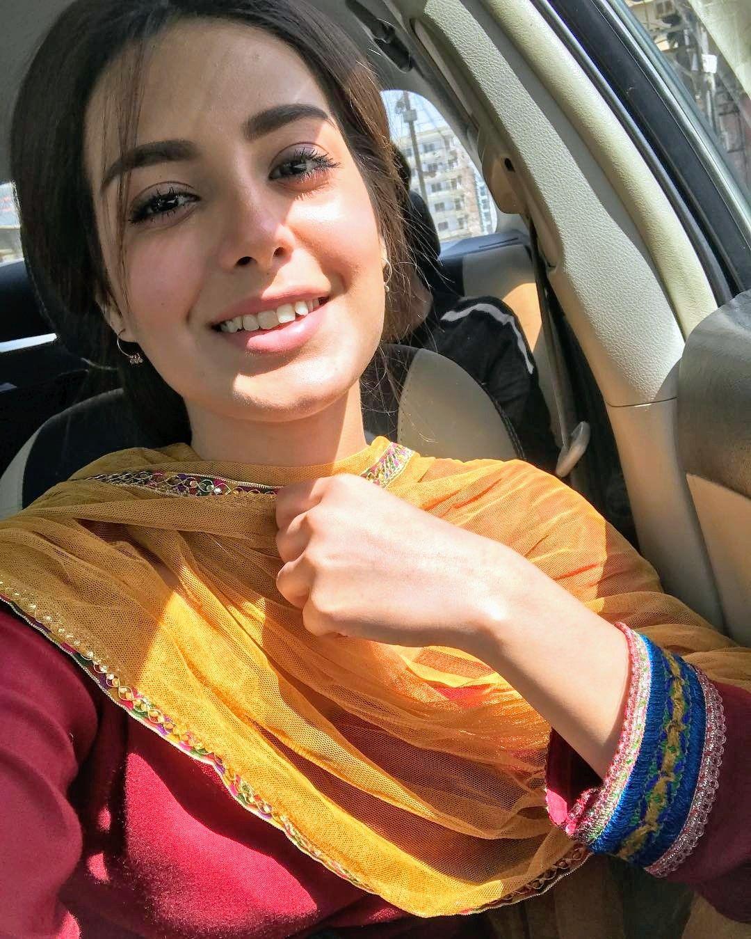 Iqra Aziz Wallpapers - Top Free Iqra Aziz Backgrounds - WallpaperAccess