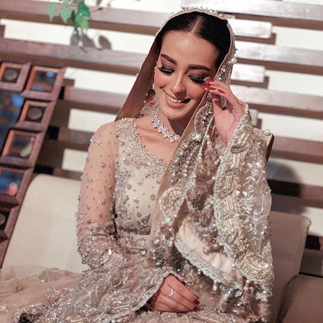 Iqra Aziz Wallpapers - Top Free Iqra Aziz Backgrounds - WallpaperAccess