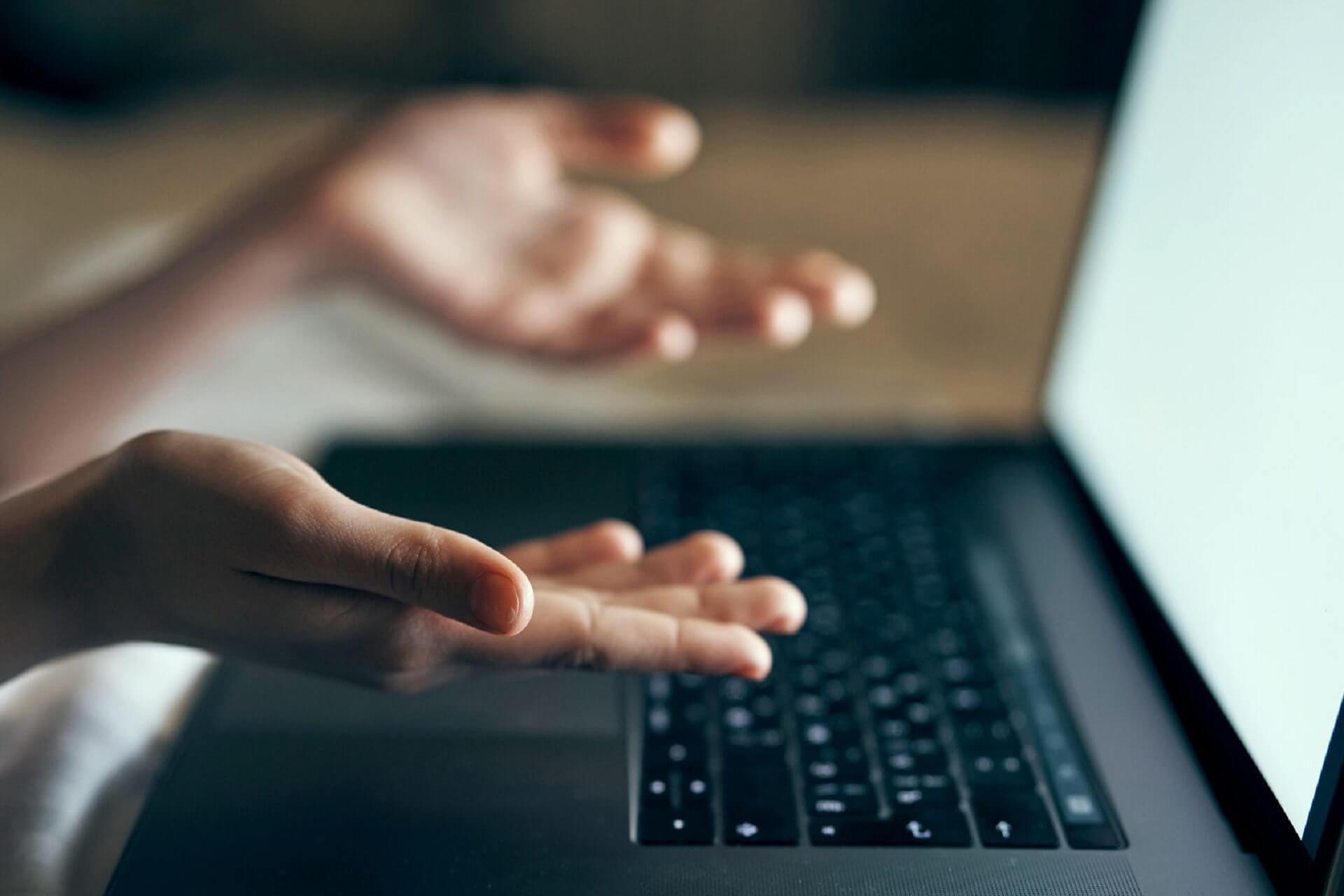 Laptop Typing Wallpapers - Top Free Laptop Typing Backgrounds ...