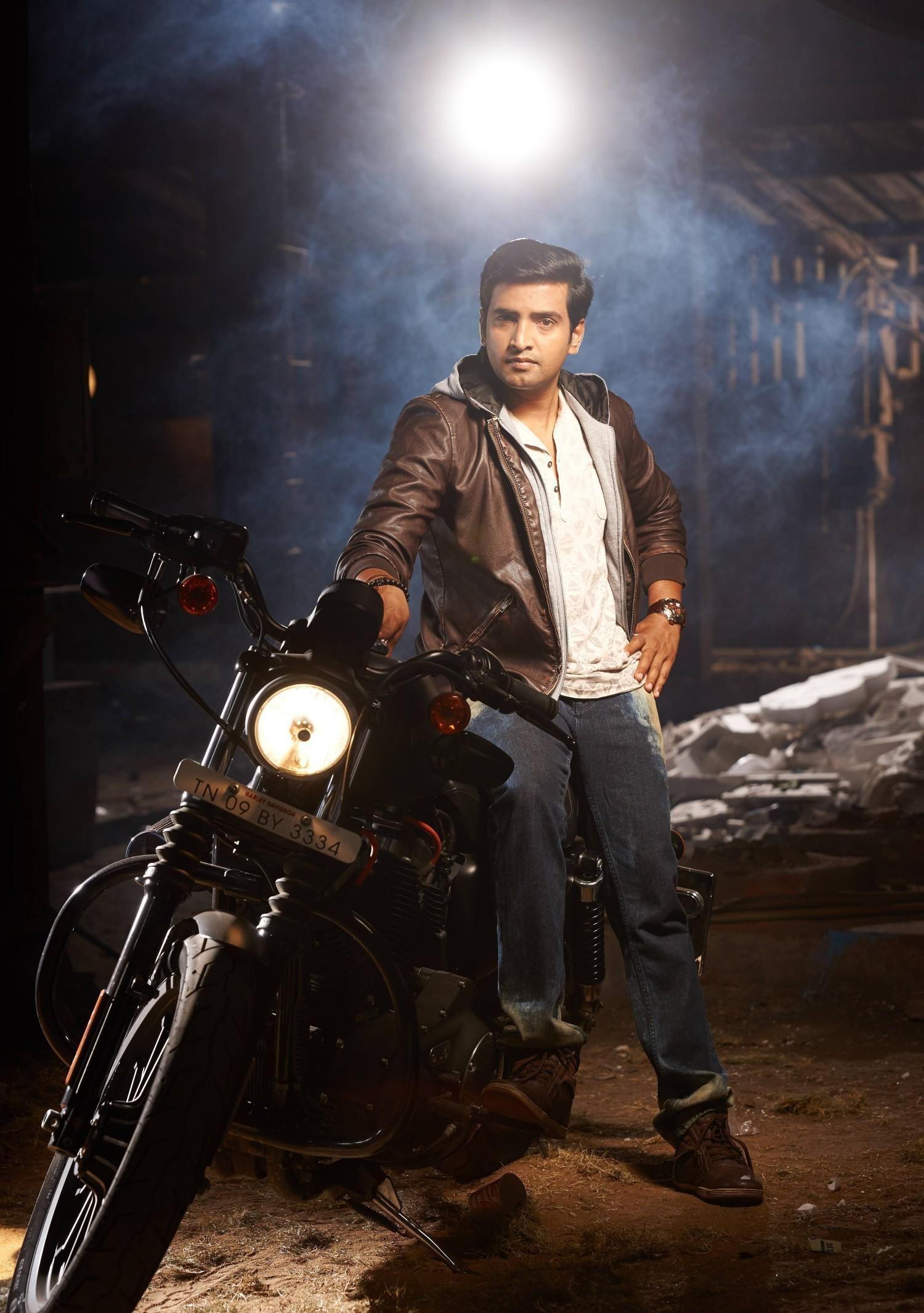 Santhanam Wallpapers - Top Free Santhanam Backgrounds - WallpaperAccess