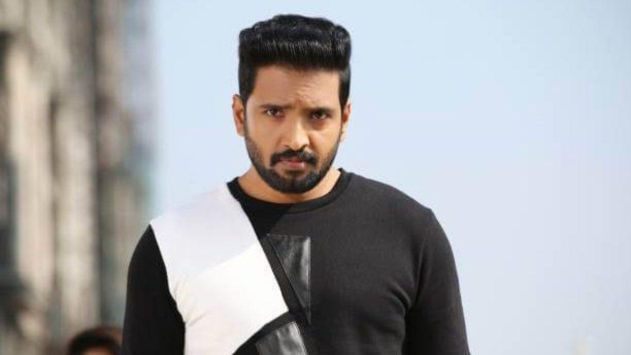 Santhanam Wallpapers - Top Free Santhanam Backgrounds - WallpaperAccess
