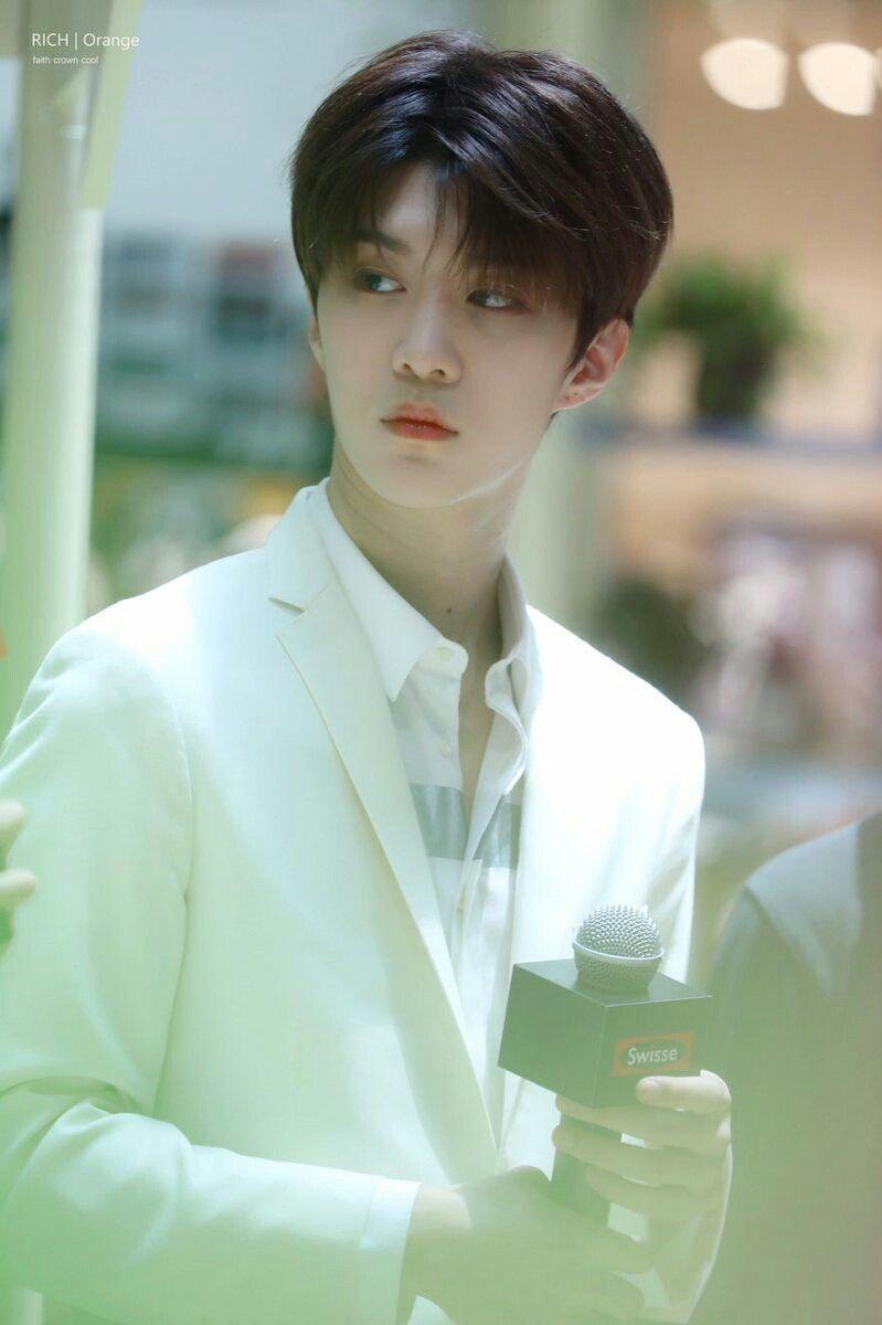 Fan Chengcheng Wallpapers - Top Free Fan Chengcheng Backgrounds ...