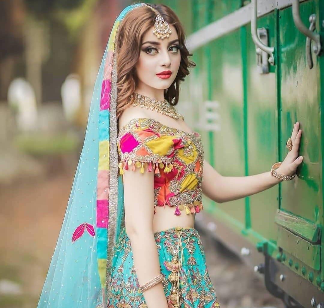 Alizeh Shah Wallpapers - Top Free Alizeh Shah Backgrounds - WallpaperAccess