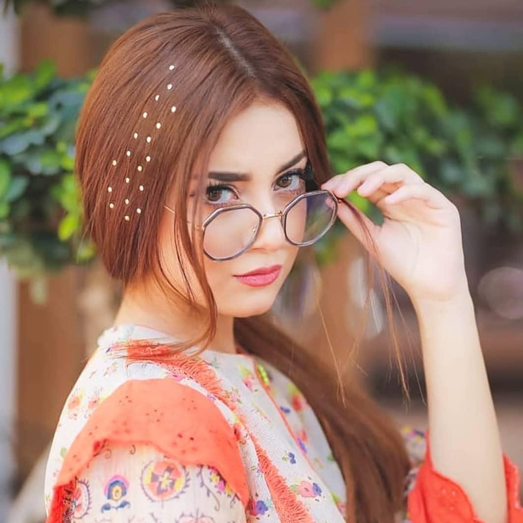 Alizeh Shah Wallpapers - Top Free Alizeh Shah Backgrounds - WallpaperAccess