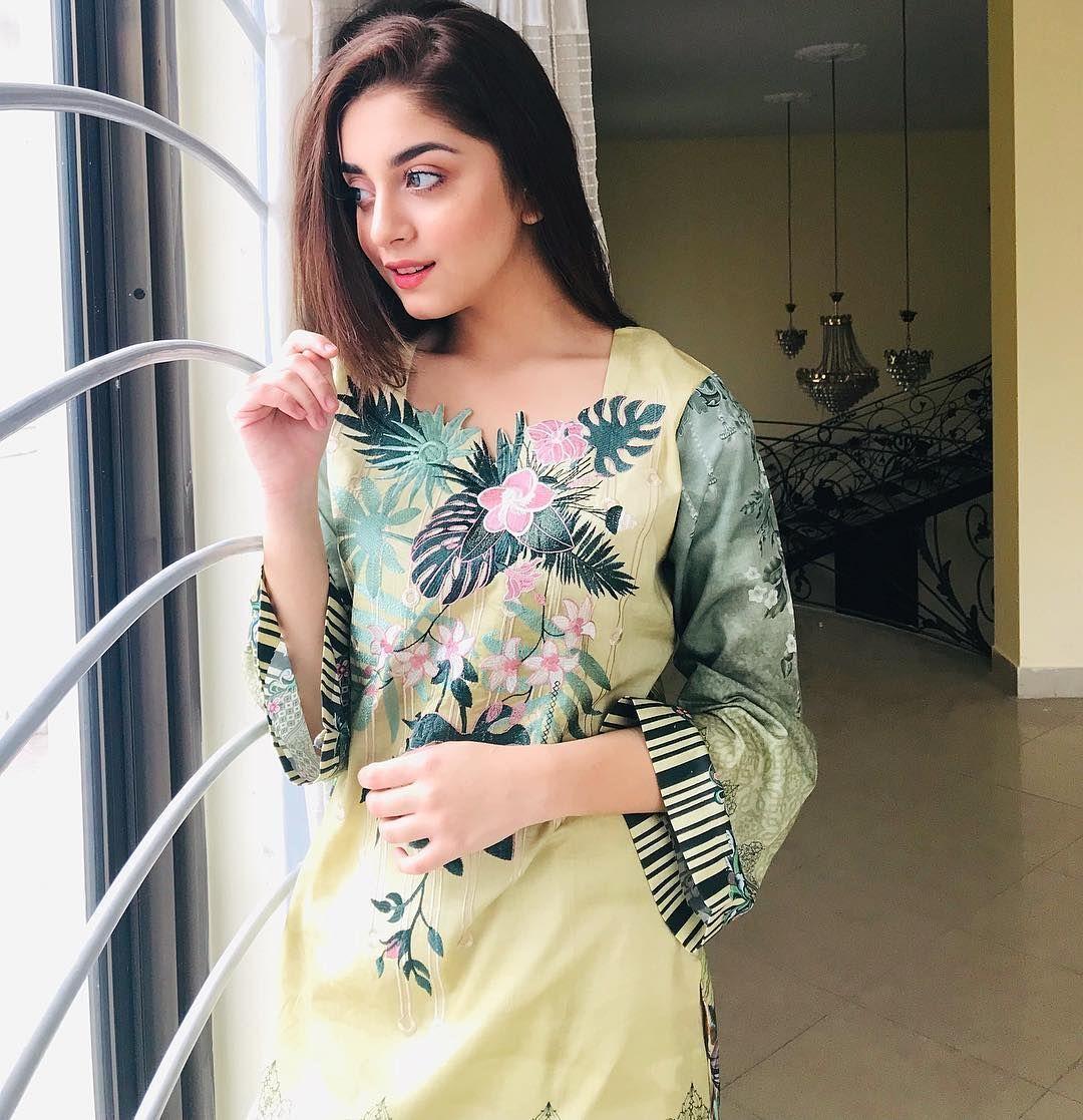 Alizeh Shah Wallpapers - Top Free Alizeh Shah Backgrounds - WallpaperAccess