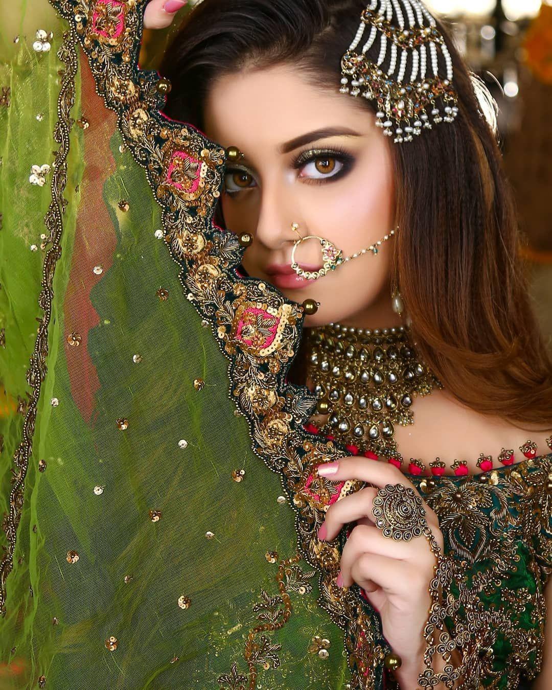 Alizeh Shah Wallpapers - Top Free Alizeh Shah Backgrounds - WallpaperAccess