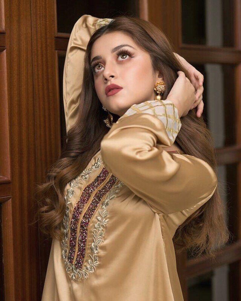 Alizeh Shah Wallpapers - Top Free Alizeh Shah Backgrounds - WallpaperAccess