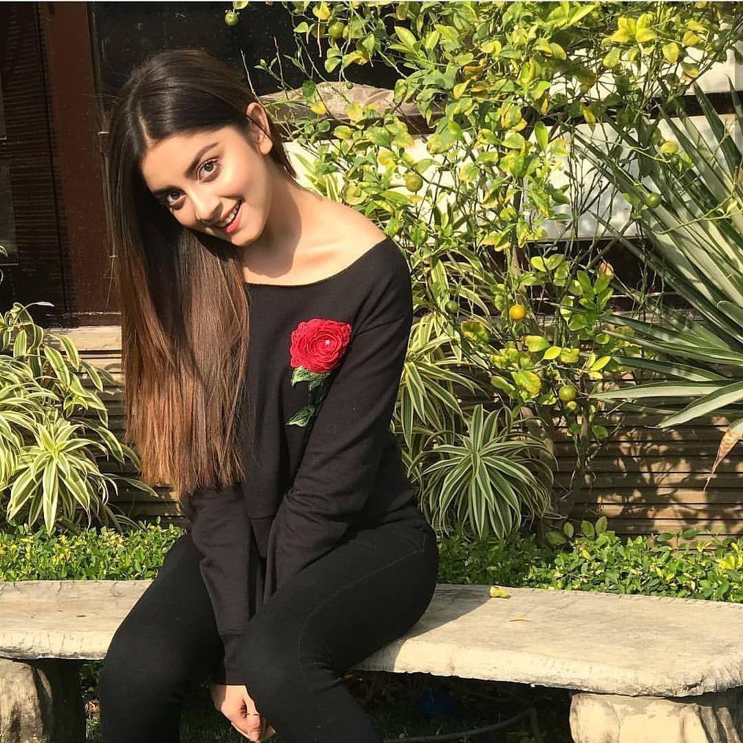 Alizeh Shah Wallpapers - Top Free Alizeh Shah Backgrounds - WallpaperAccess