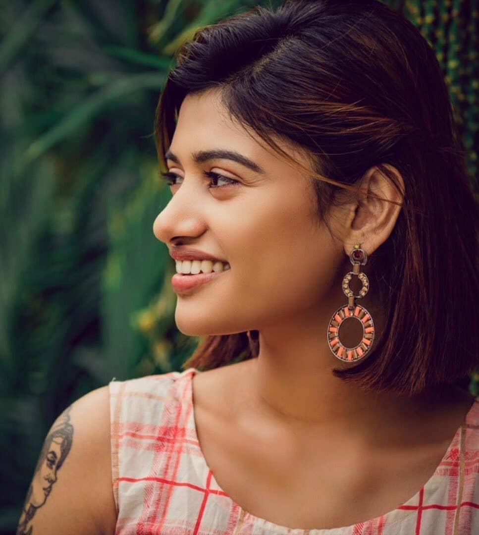 Oviya HD Wallpapers - Top Free Oviya HD Backgrounds - WallpaperAccess