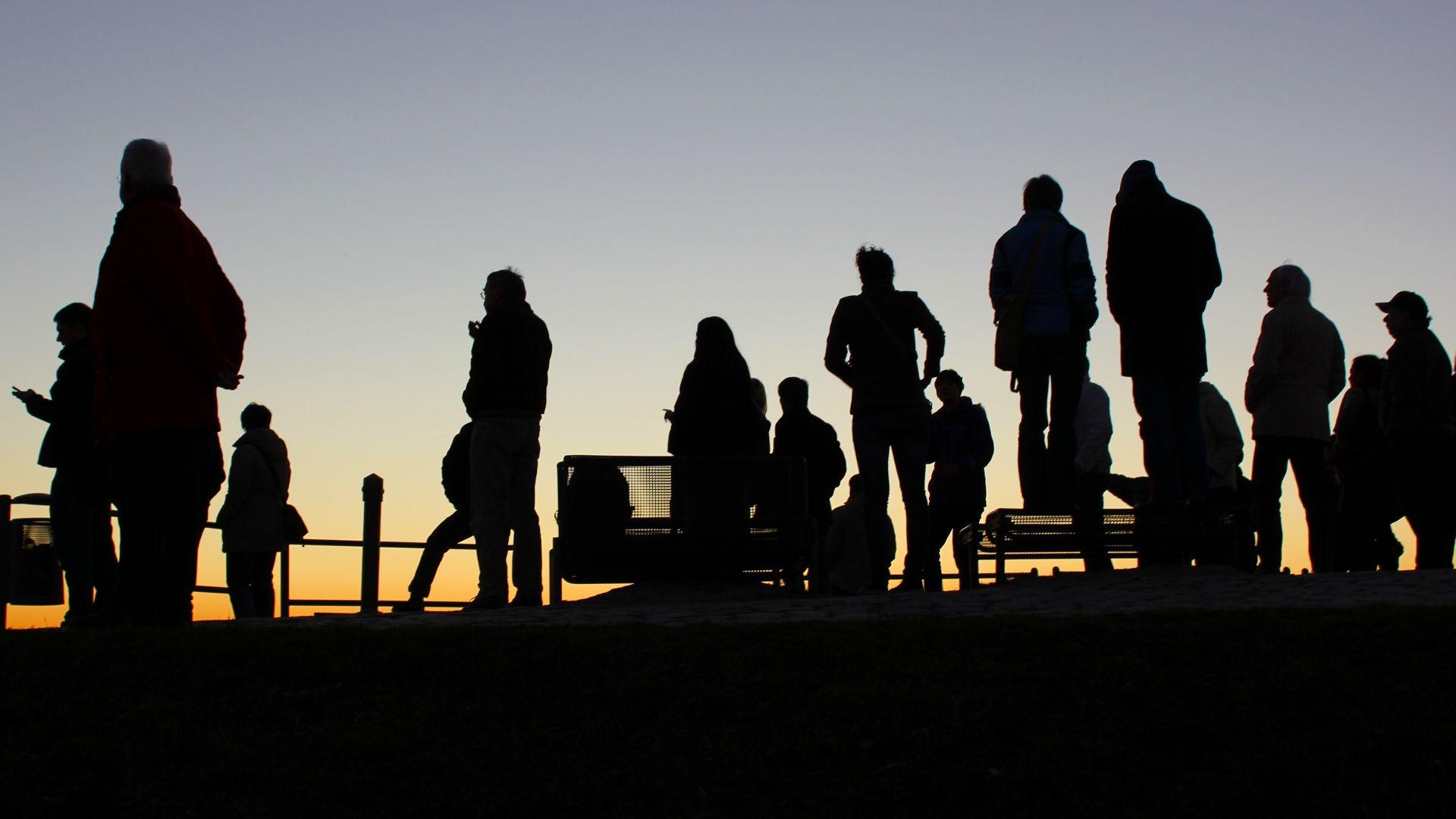 Many People Wallpapers - Top Free Many People Backgrounds - WallpaperAccess