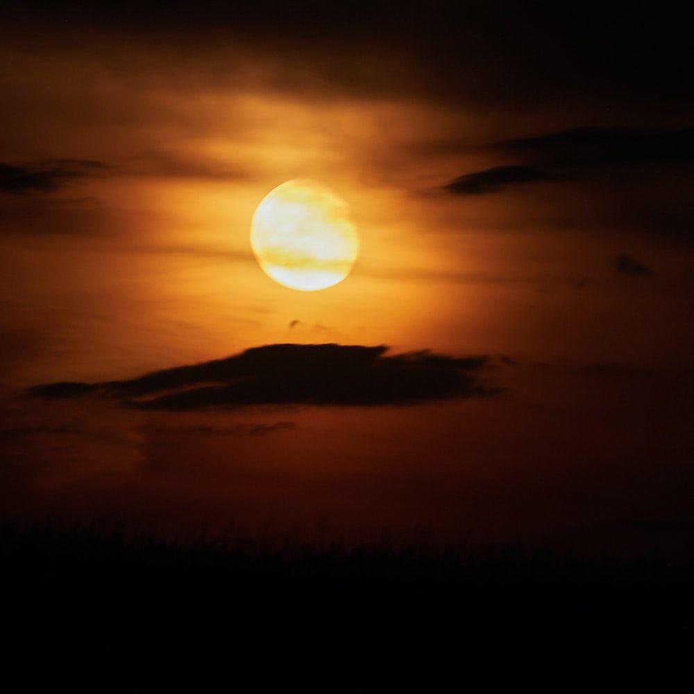 Sunset Moon Wallpapers - Top Free Sunset Moon Backgrounds - WallpaperAccess