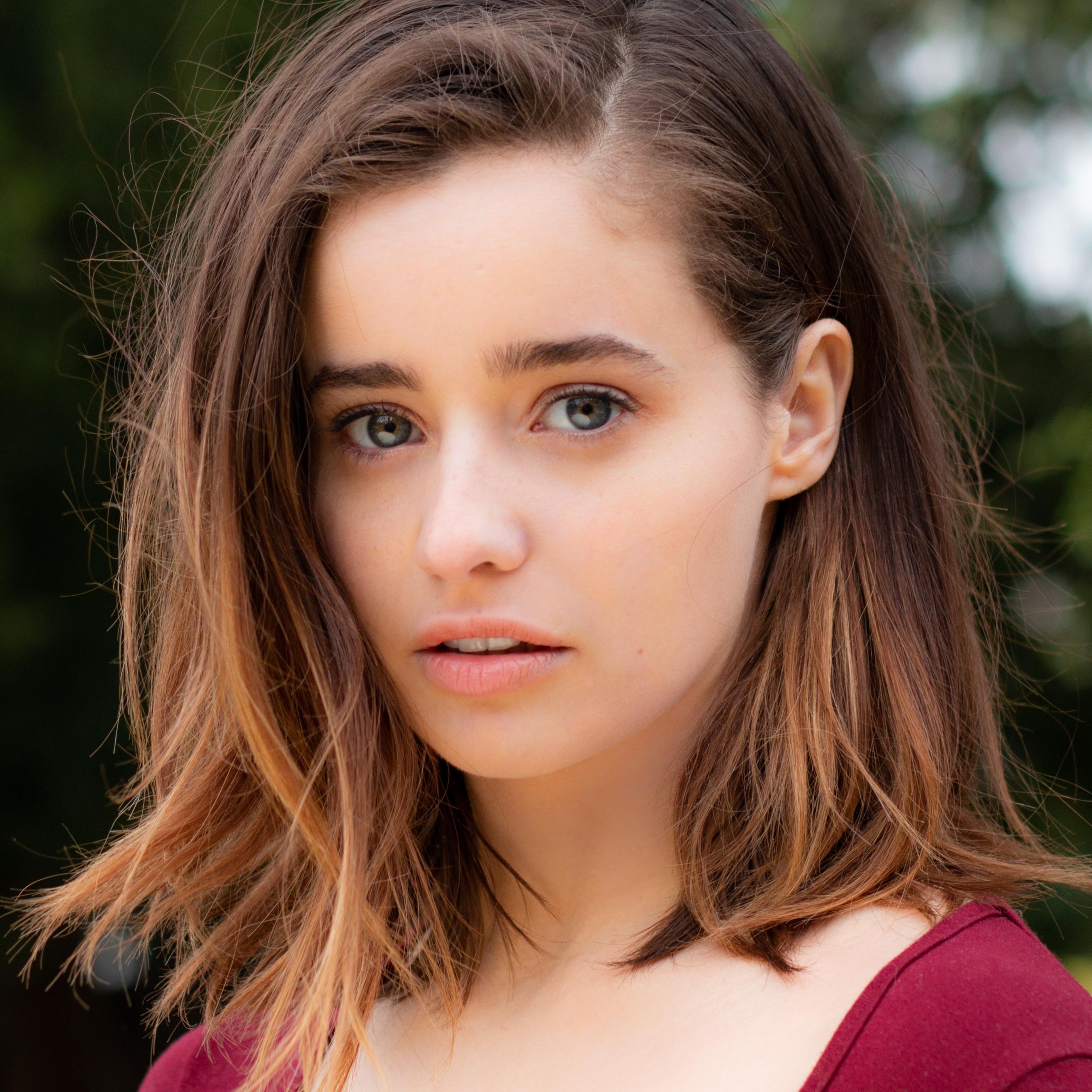 Holly Earl Wallpapers - Top Free Holly Earl Backgrounds - WallpaperAccess