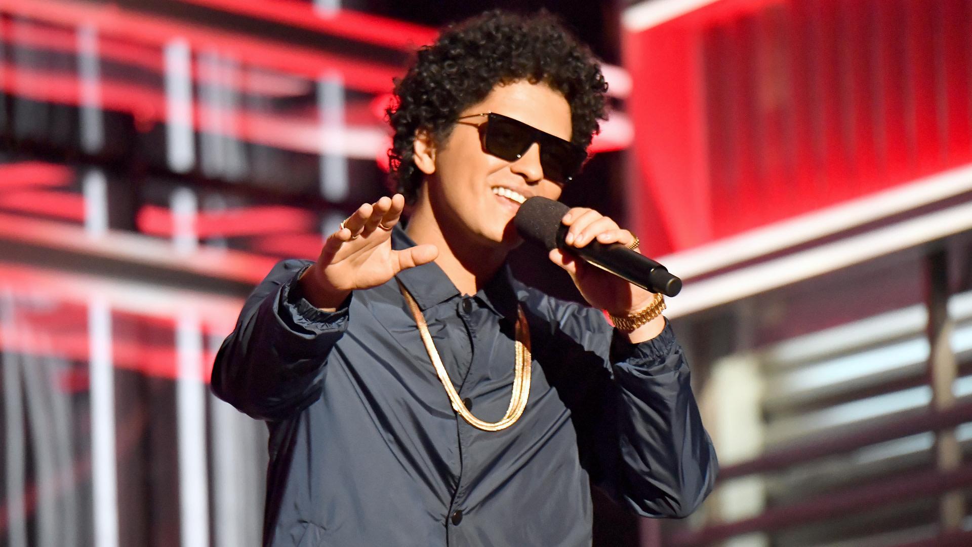 Bruno Mars Dancing Wallpapers - Top Free Bruno Mars Dancing Backgrounds ...